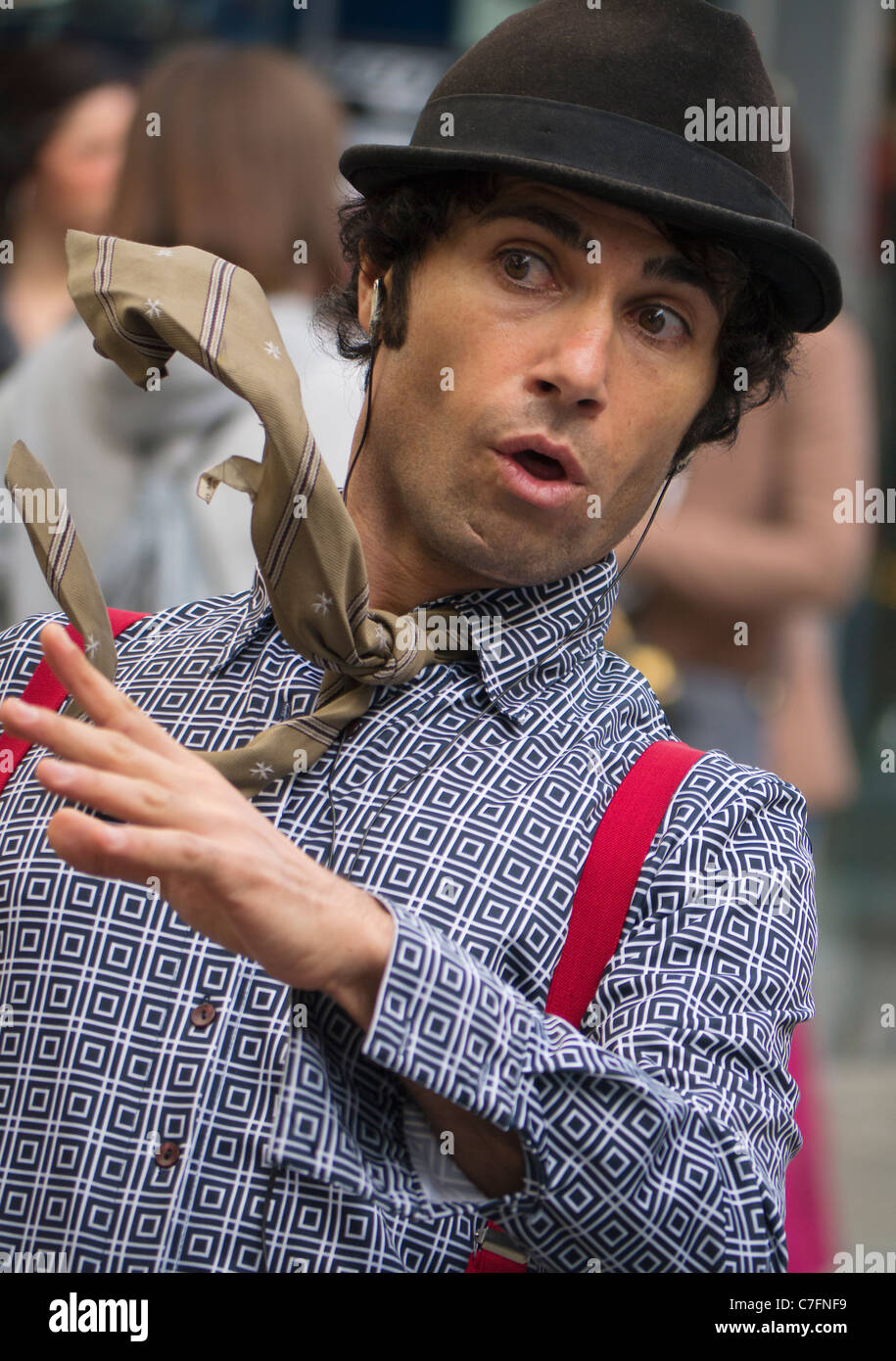 Stop-motion street performer in Covent Garden, London 2 Stock Photo - Alamy