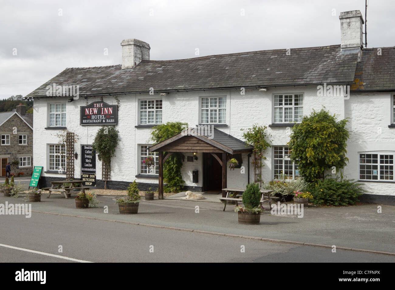 Chimneys on old pub hi-res stock photography and images - Alamy
