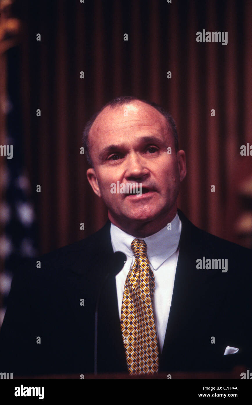 Head of Secret Service Ray Kelly discussing Drug King Pin Romon ...