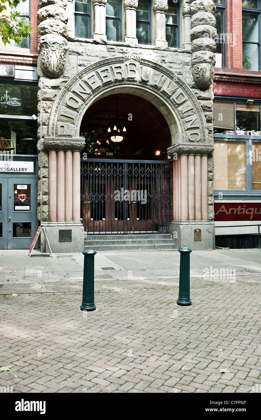 Pink granite columns hi-res stock photography and images - Alamy