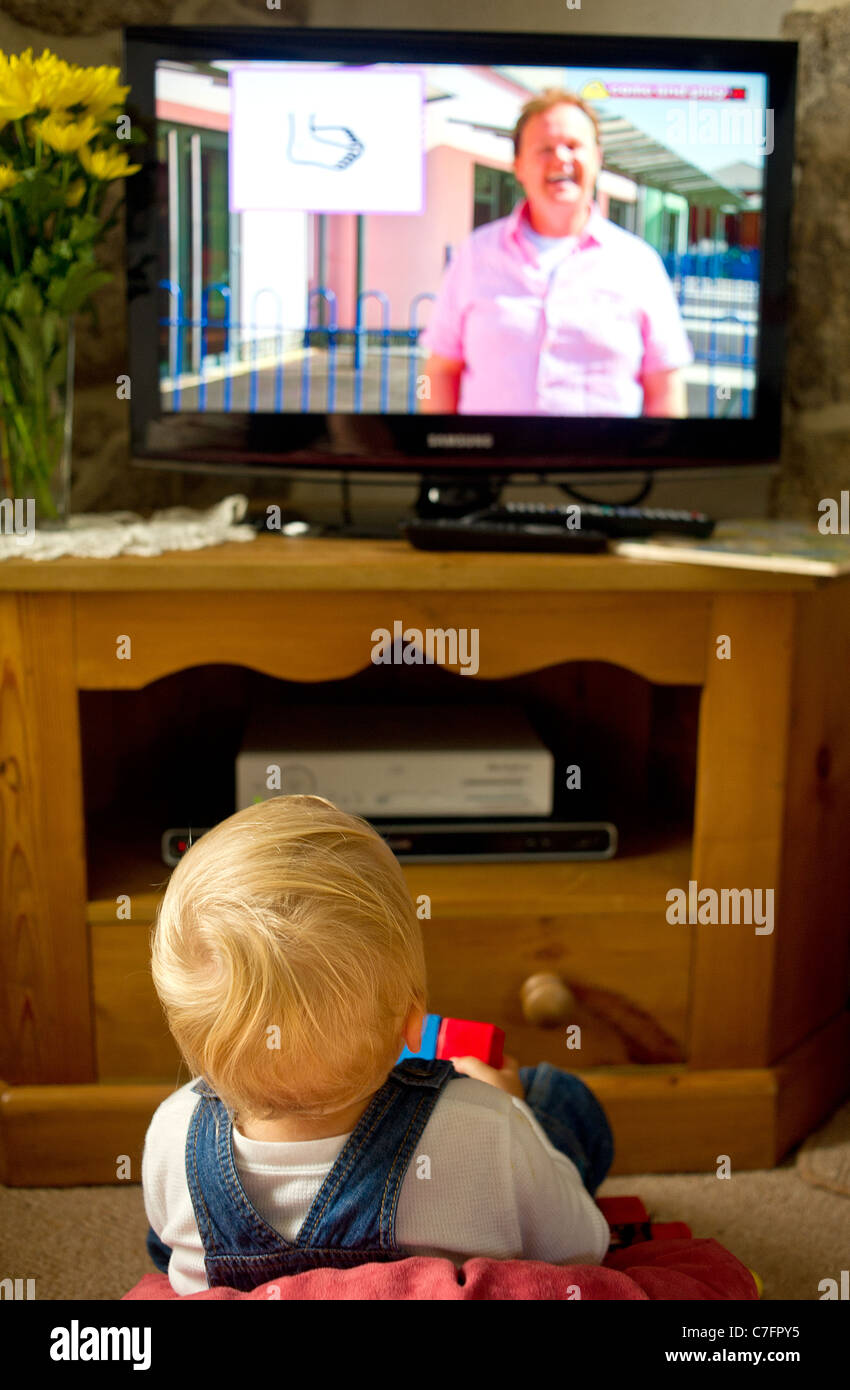 A child watching television Stock Photo - Alamy