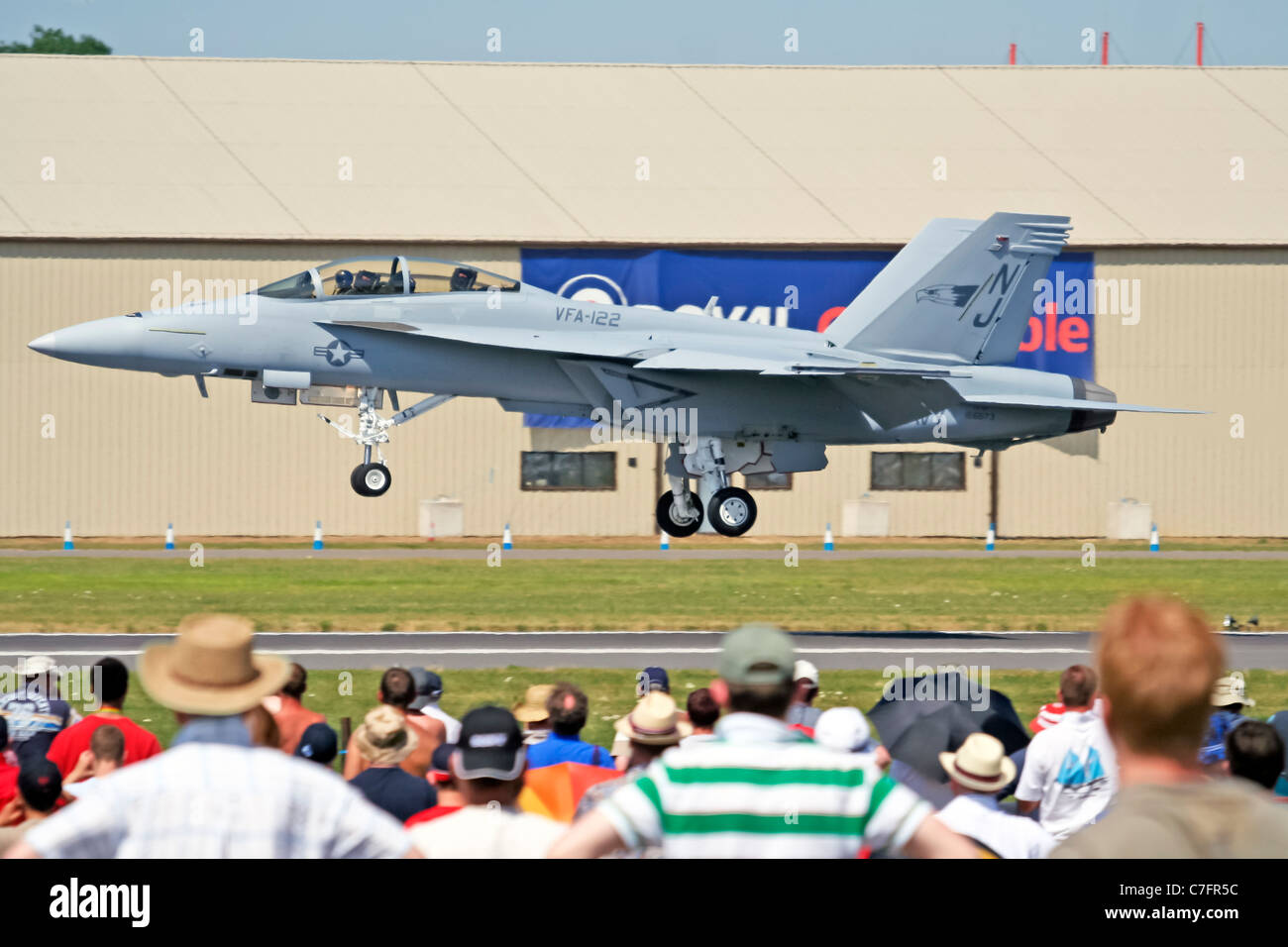 United navy f 18 vfa 122 fighter hi-res stock photography and images ...
