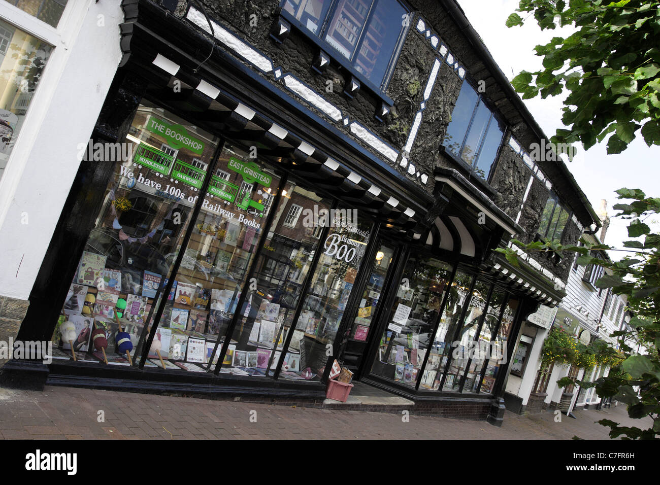 Tudor building east grinstead hi-res stock photography and images - Alamy