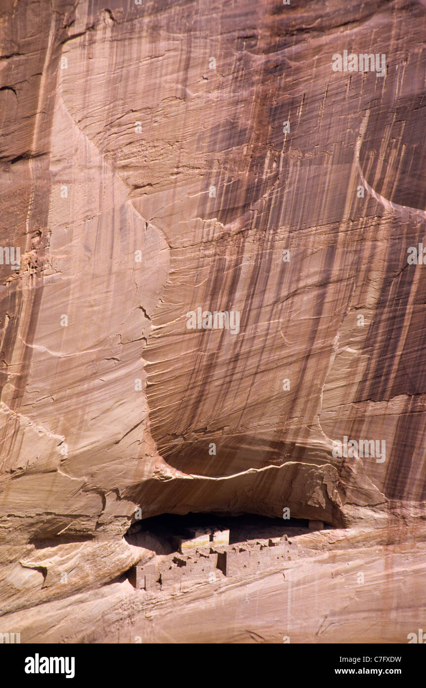 Cliff dwelling in a vertical wall in Canyon De Chelly, Arizona, USA ...
