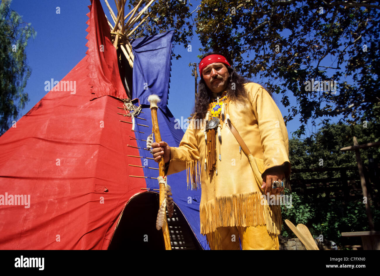 Wild west Indian with reed tent at the Knotts Berryfarm in Los Angeles ...