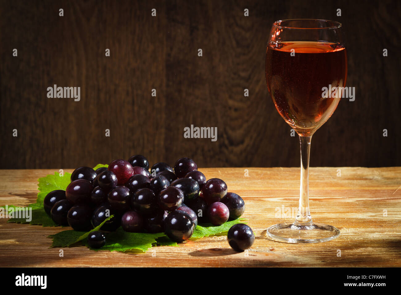Red grapes with glass of wine Stock Photo - Alamy