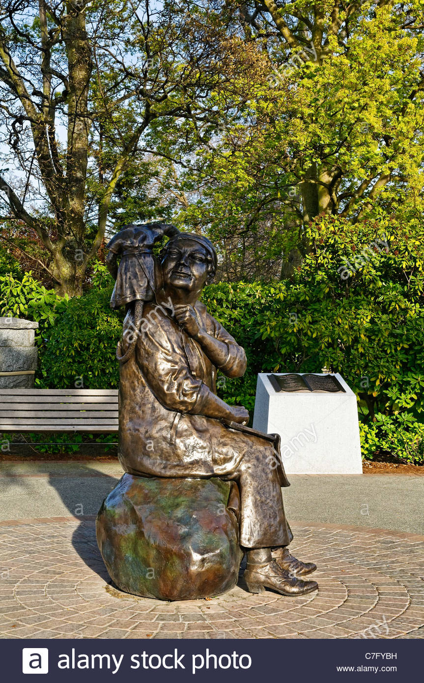 Emily Carr Statue High Resolution Stock Photography and Images - Alamy