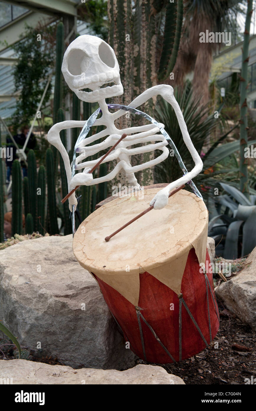 Skeleton playing hi-res stock photography and images - Alamy