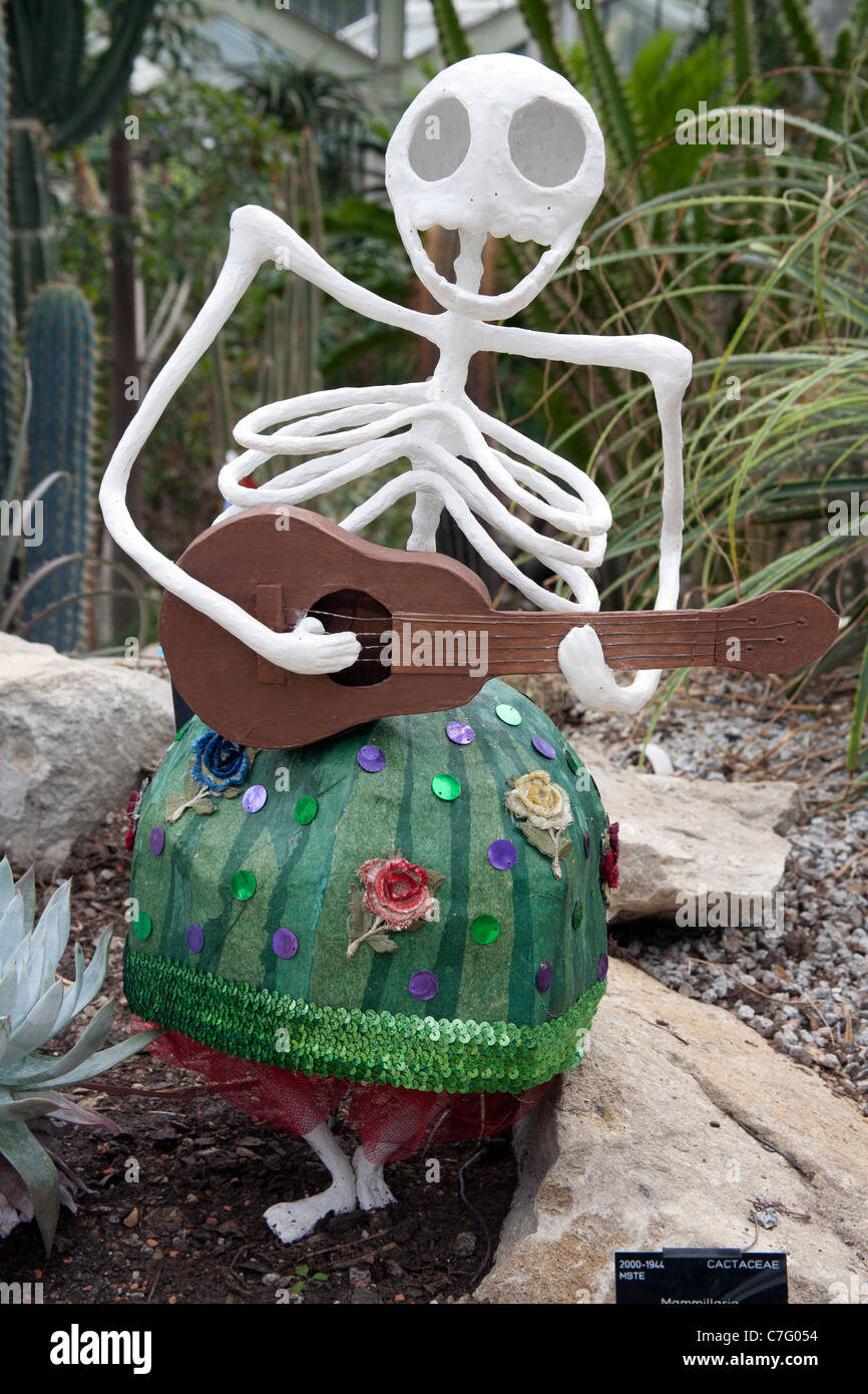 Playing dead woman hi-res stock photography and images - Alamy