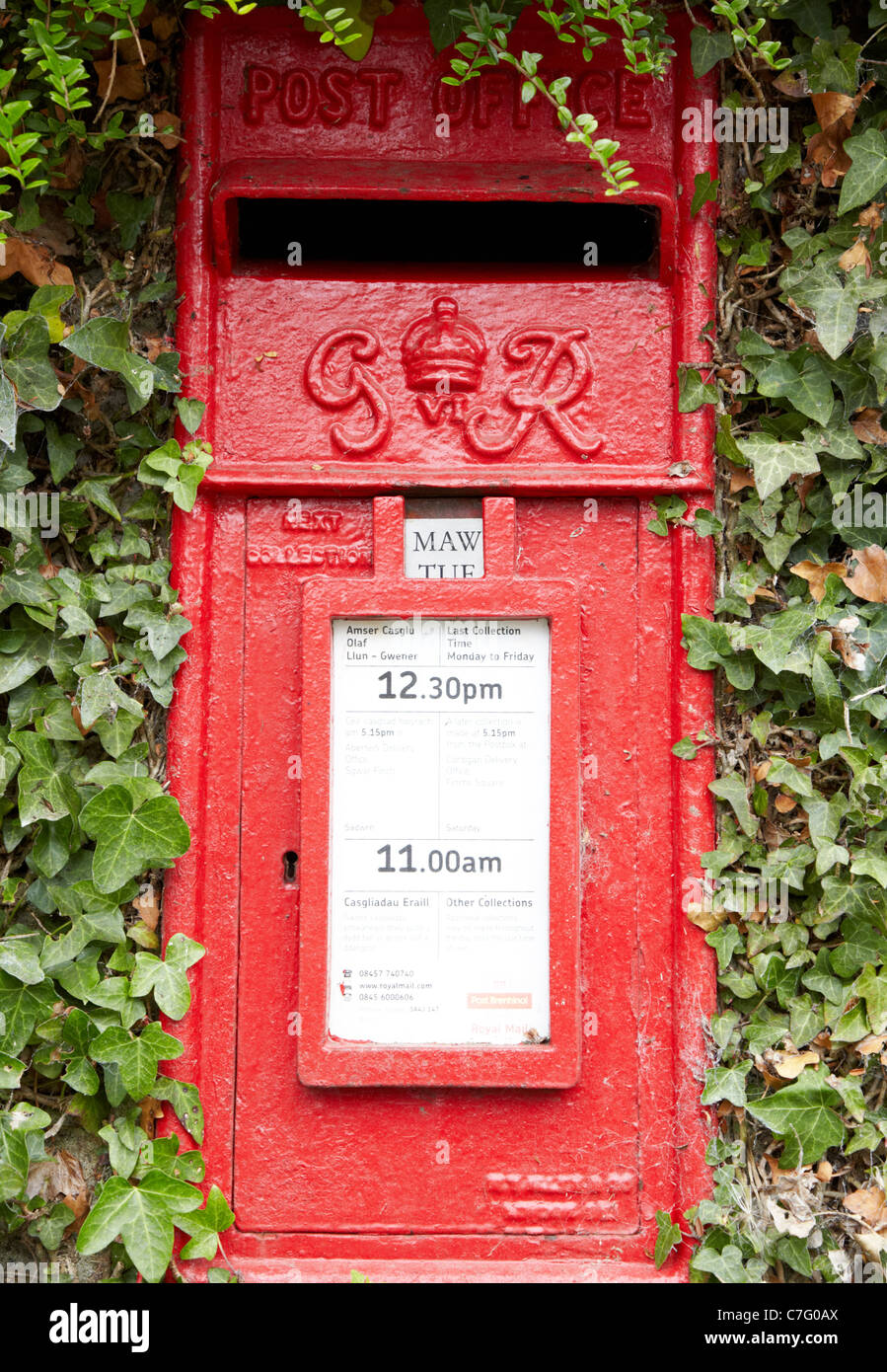 Royal mail post box hi-res stock photography and images - Alamy