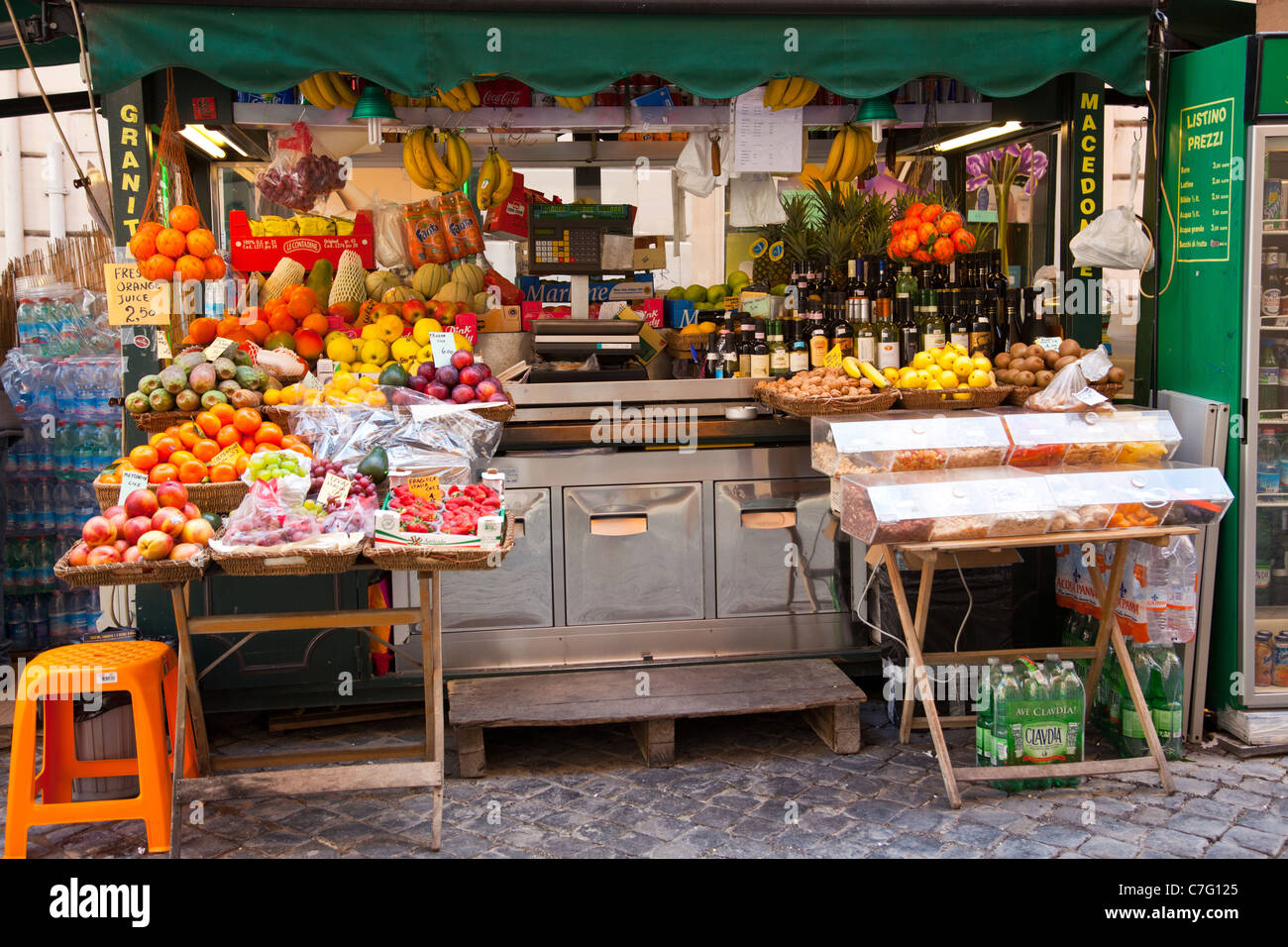 Fruit stall rome hi-res stock photography and images - Alamy