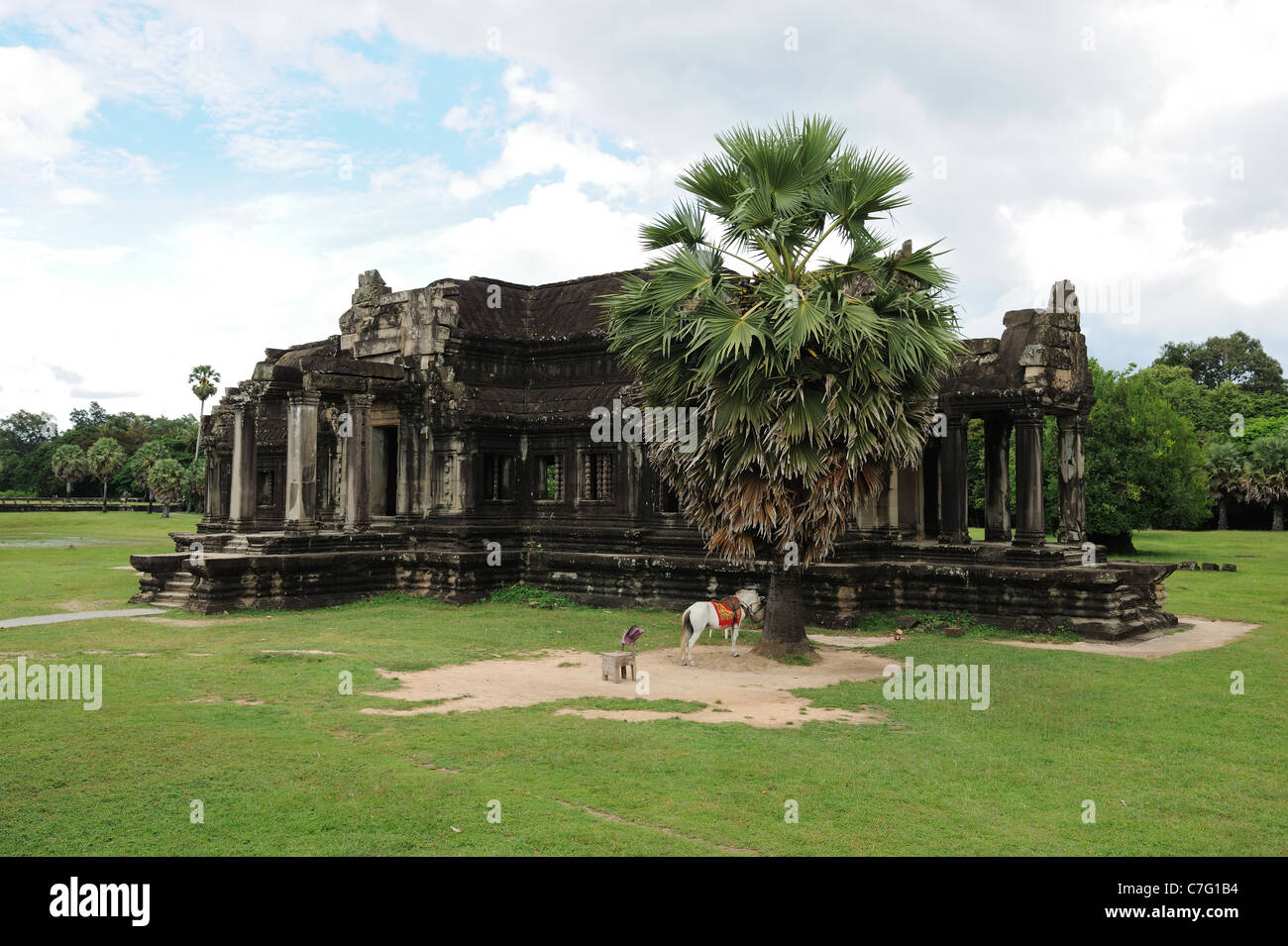 Building and monument in cambodia hi-res stock photography and images ...