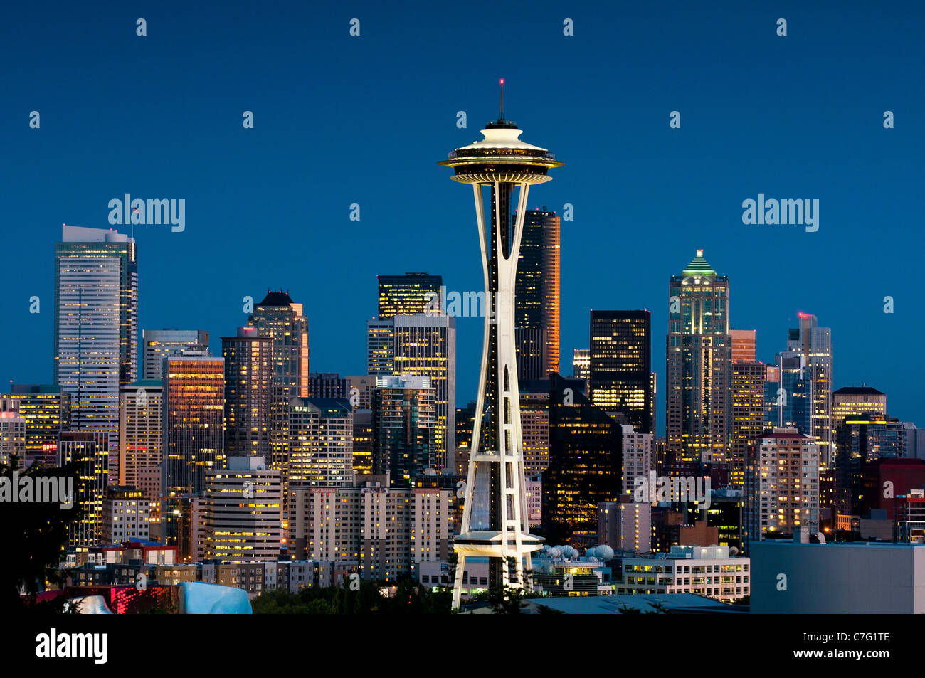 Seattle view city tourist skyscraper hi-res stock photography and ...