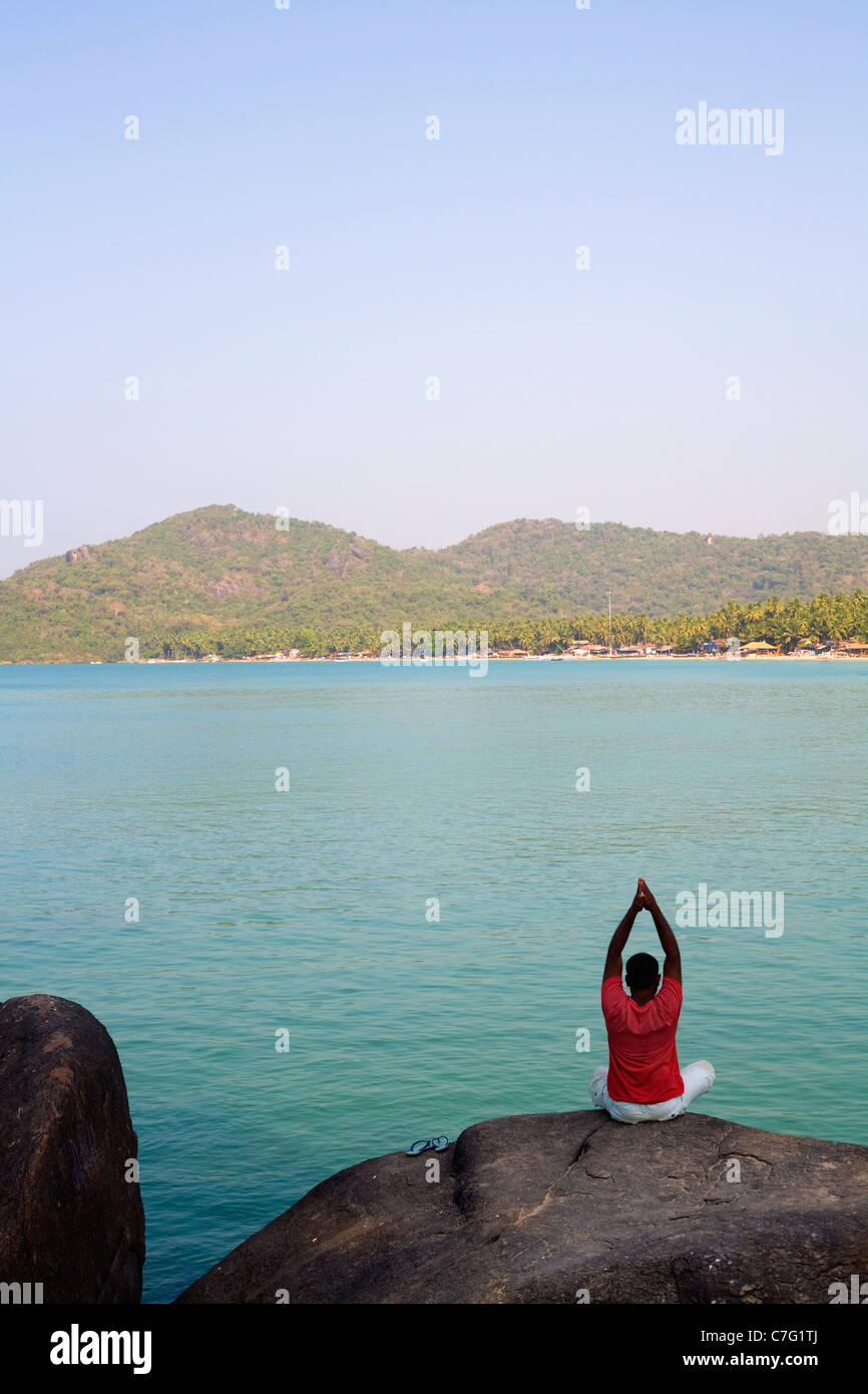Yoga overlooking the ocean hi-res stock photography and images - Alamy