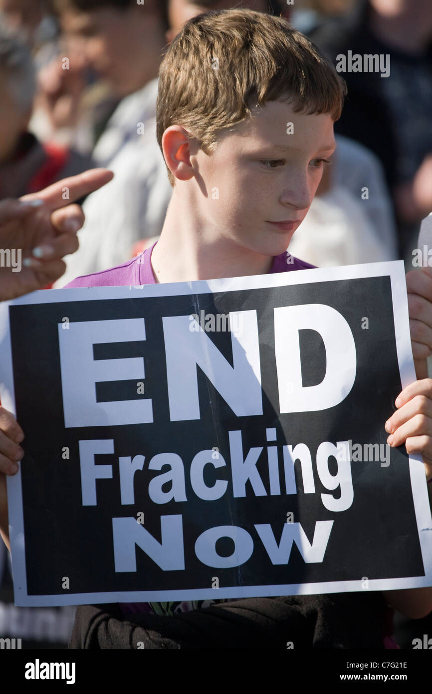 a cuadrilla plumpton frack off anti protest shale gas extraction ...