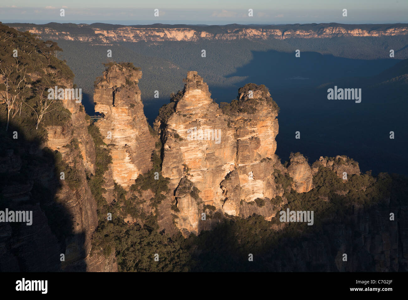 The Three Sisters cliff face, Echo Point, Katoomba, Australia Stock ...
