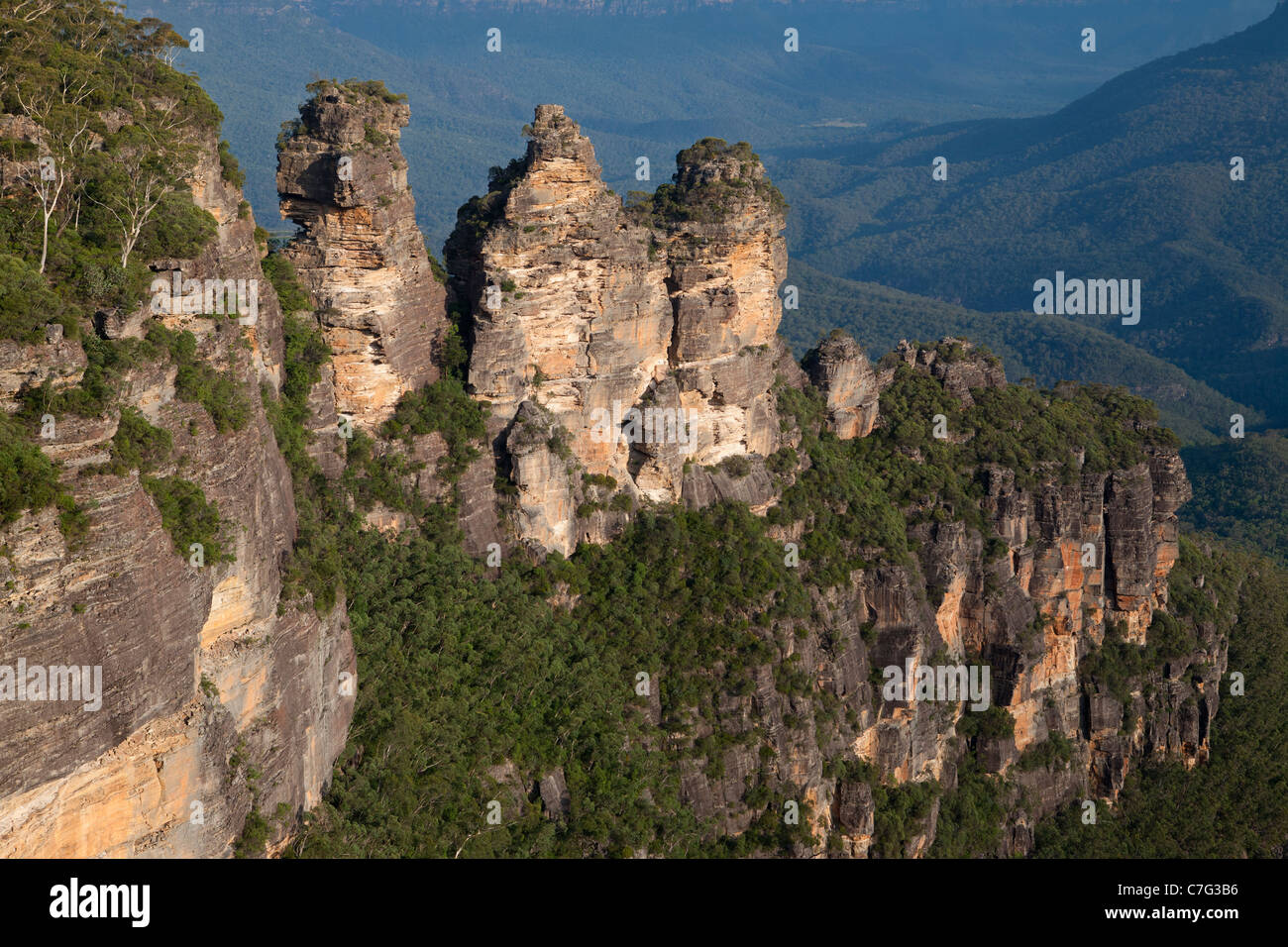 The Three Sisters cliff face, Echo Point, Katoomba, Australia Stock ...