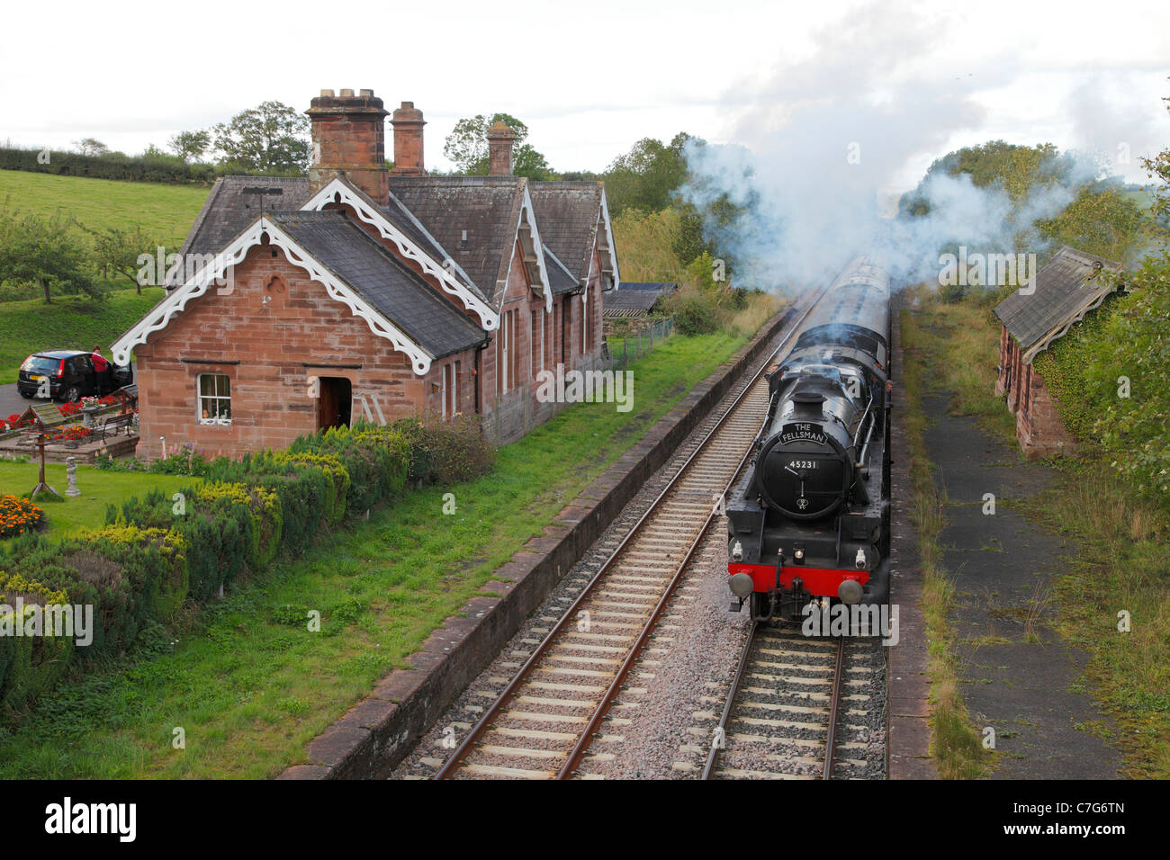 Steam trains uk, in stations hi-res stock photography and images - Alamy