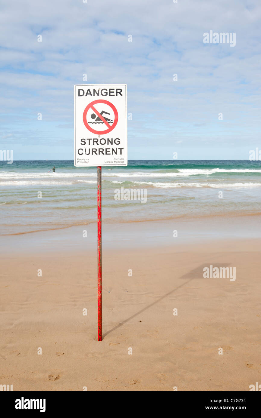 Strong currents warning sign beach hi-res stock photography and images ...