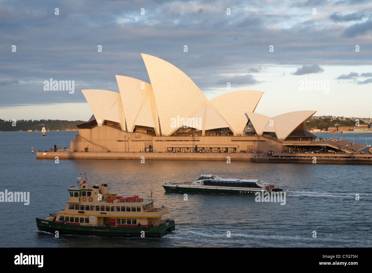 Sydney opera house sunset hi-res stock photography and images - Alamy