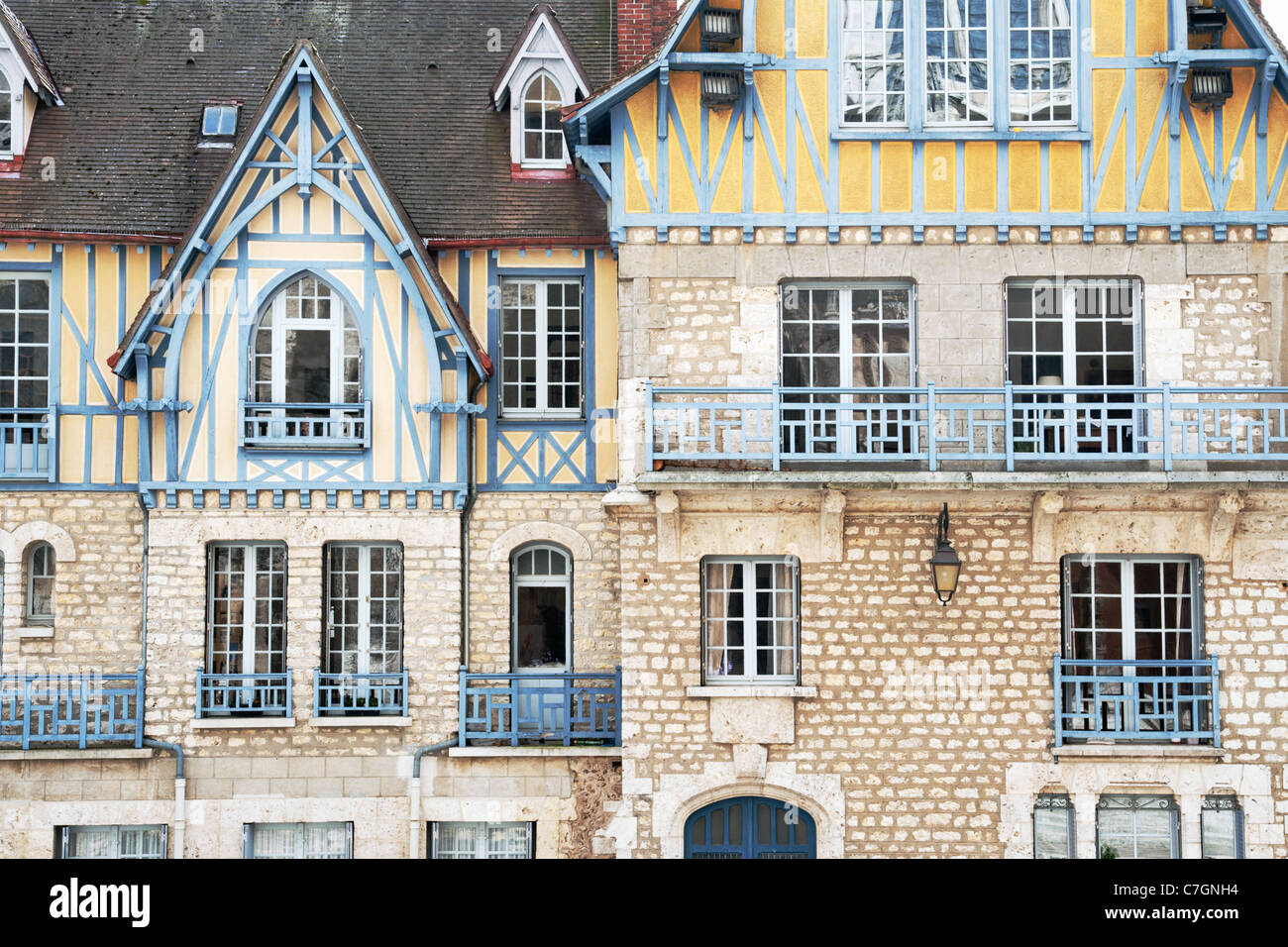 House in chartres hi-res stock photography and images - Alamy