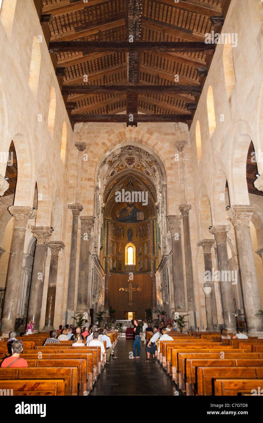 Interior of Cefalu Cathedral, Piazza Duomo, Cefalu, Sicily, Italy Stock ...