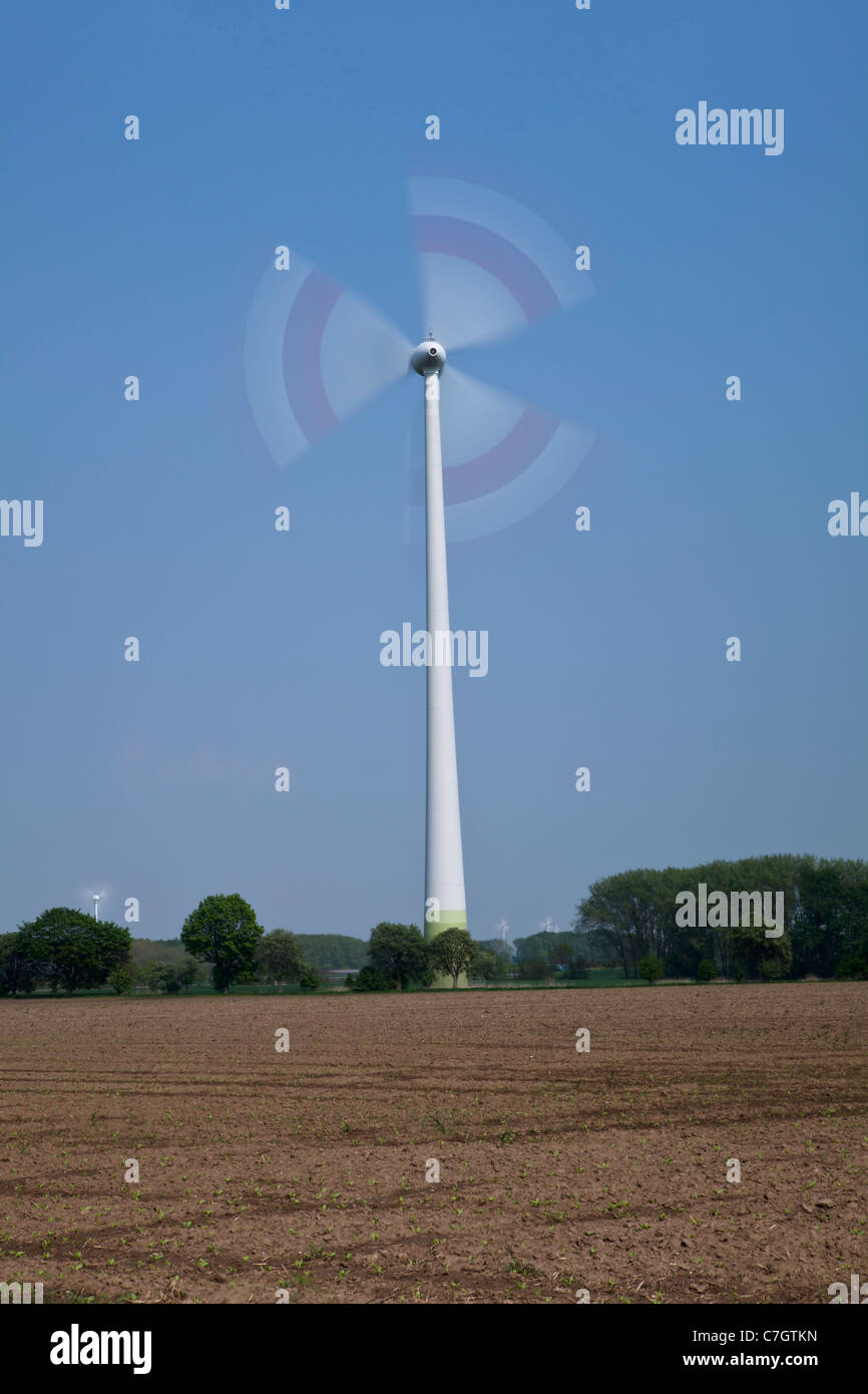 A spinning wind turbine Stock Photo - Alamy