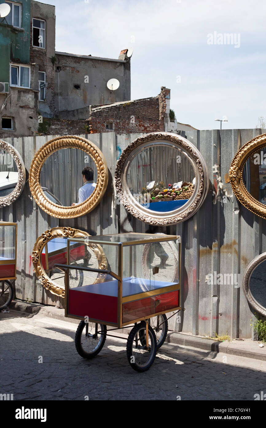 Push carts hi-res stock photography and images - Alamy