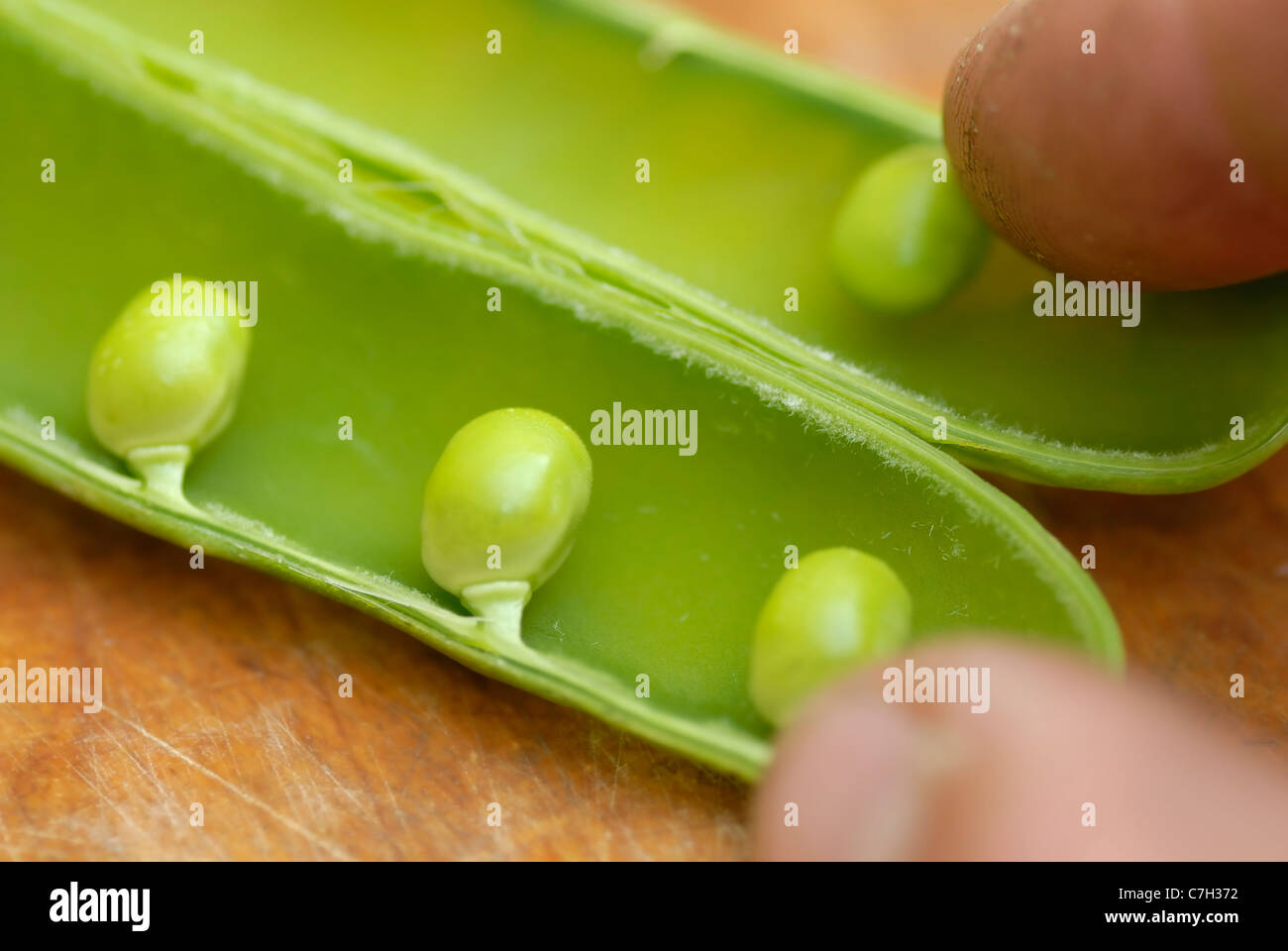 Peas pod hi-res stock photography and images - Alamy