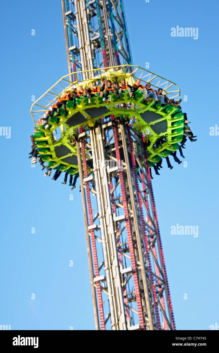 Drop tower hi-res stock photography and images - Alamy