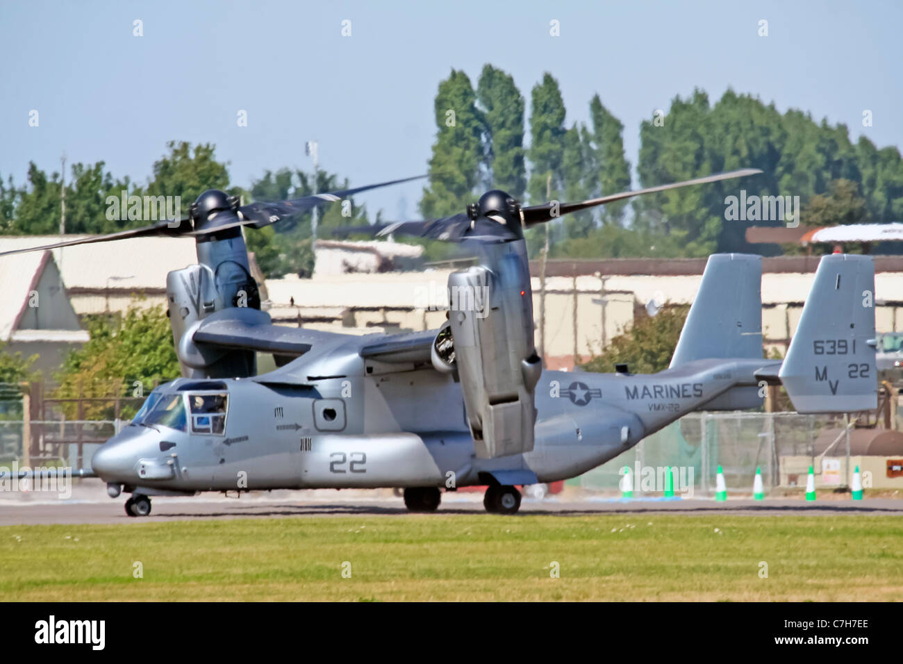 The V22 Osprey, a unique tilt-rotor helicopter, performed at the Royal ...