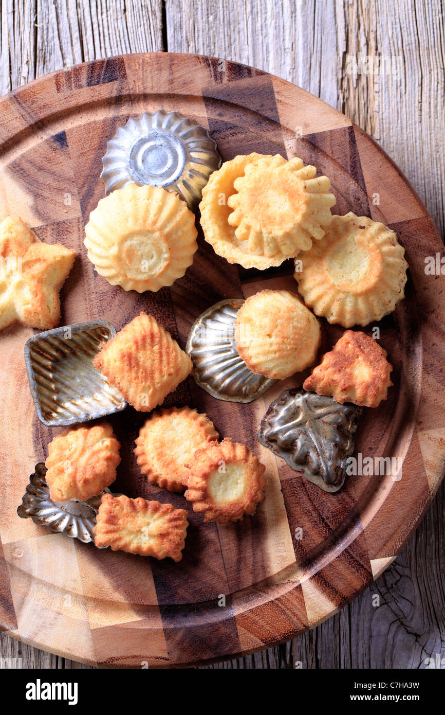 Variety of tart shells and baking pans Stock Photo - Alamy