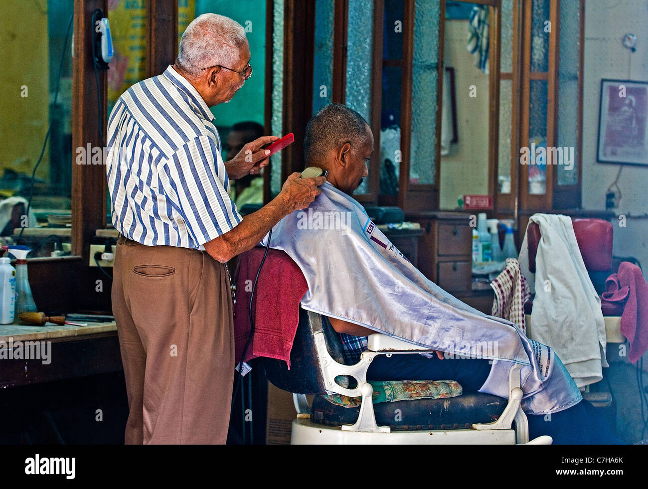Old fashioned barber shop hi-res stock photography and images - Alamy