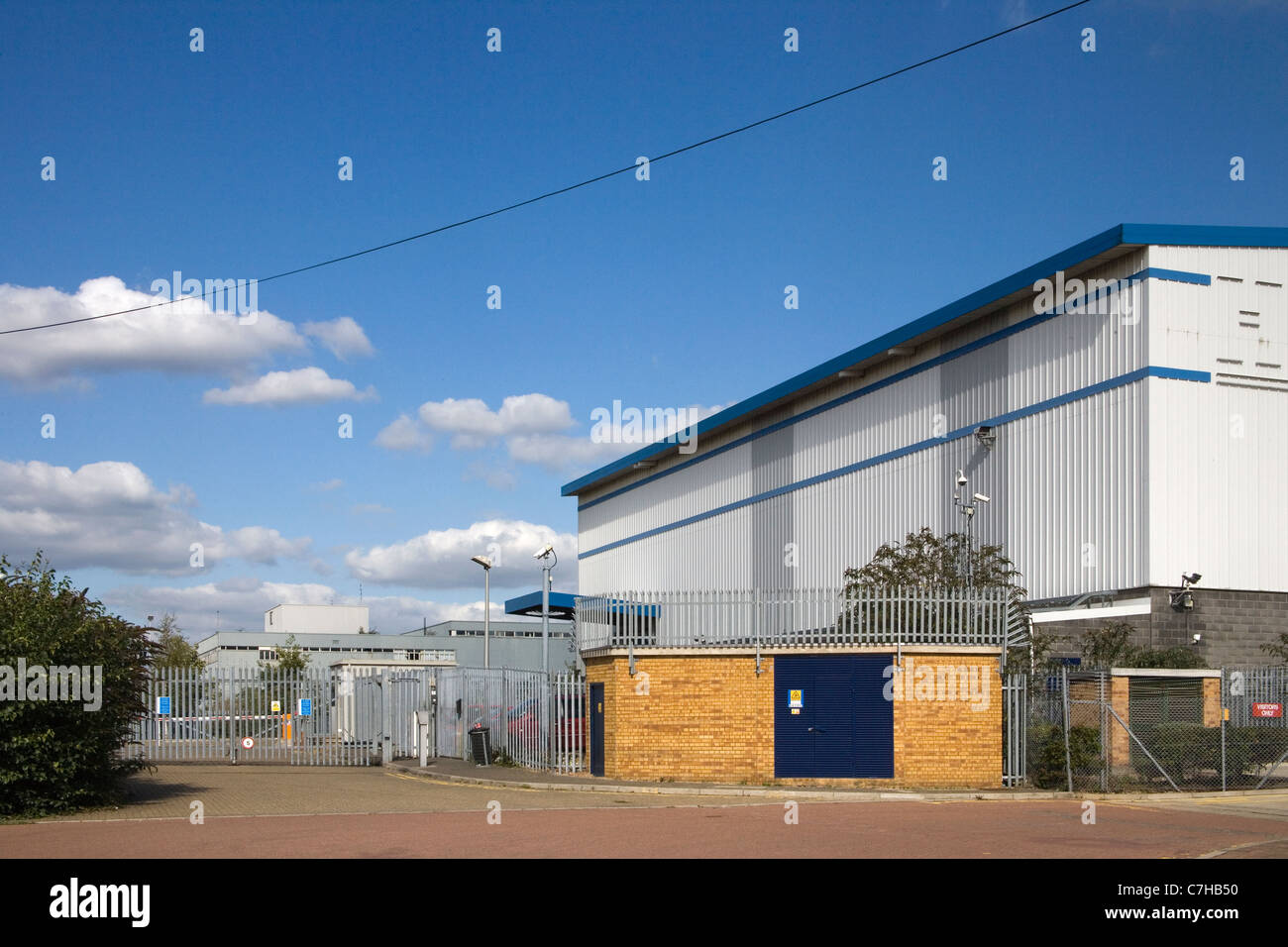Logistics warehouse london hi-res stock photography and images - Alamy