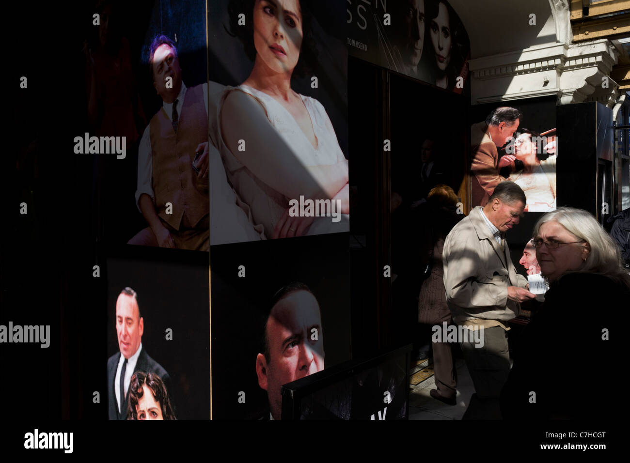 Faces of theatre hi-res stock photography and images - Alamy