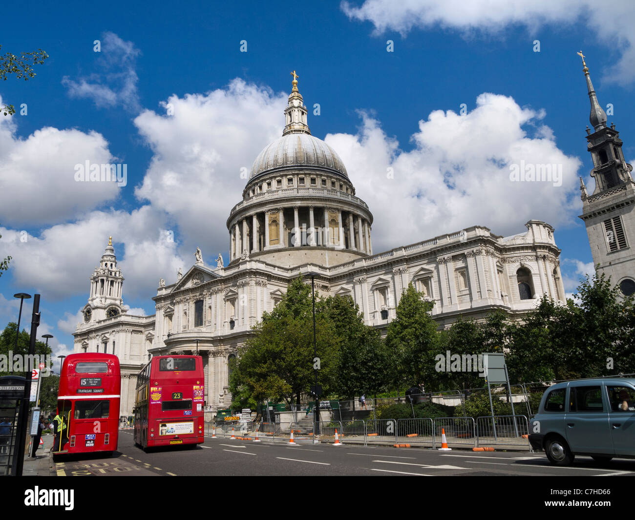 Statue aldwych london uk hi-res stock photography and images - Alamy