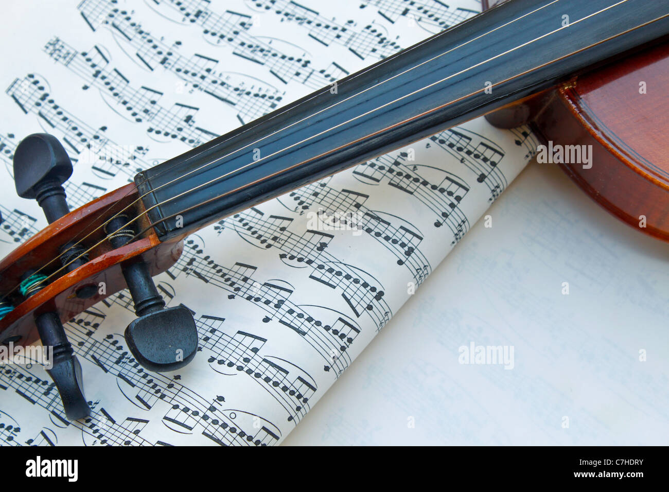 Musical note background and instruments violin Stock Photo - Alamy