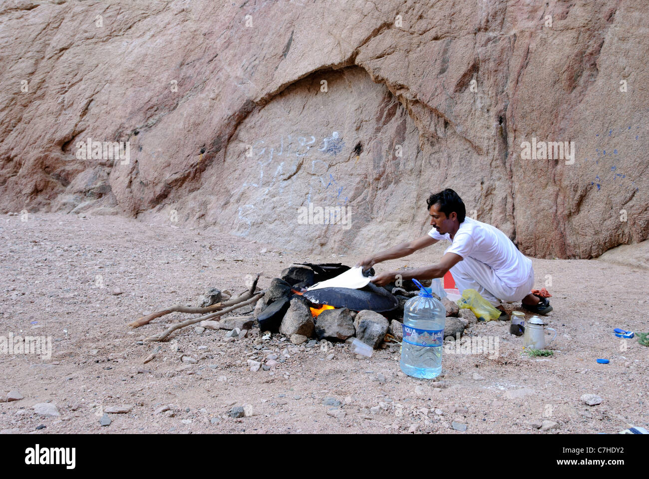 Bedouin cooking hi-res stock photography and images - Alamy