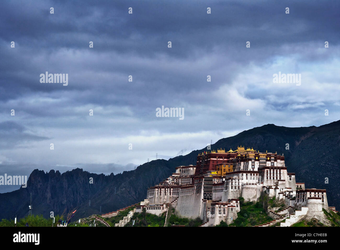 Potala palace hi-res stock photography and images - Alamy