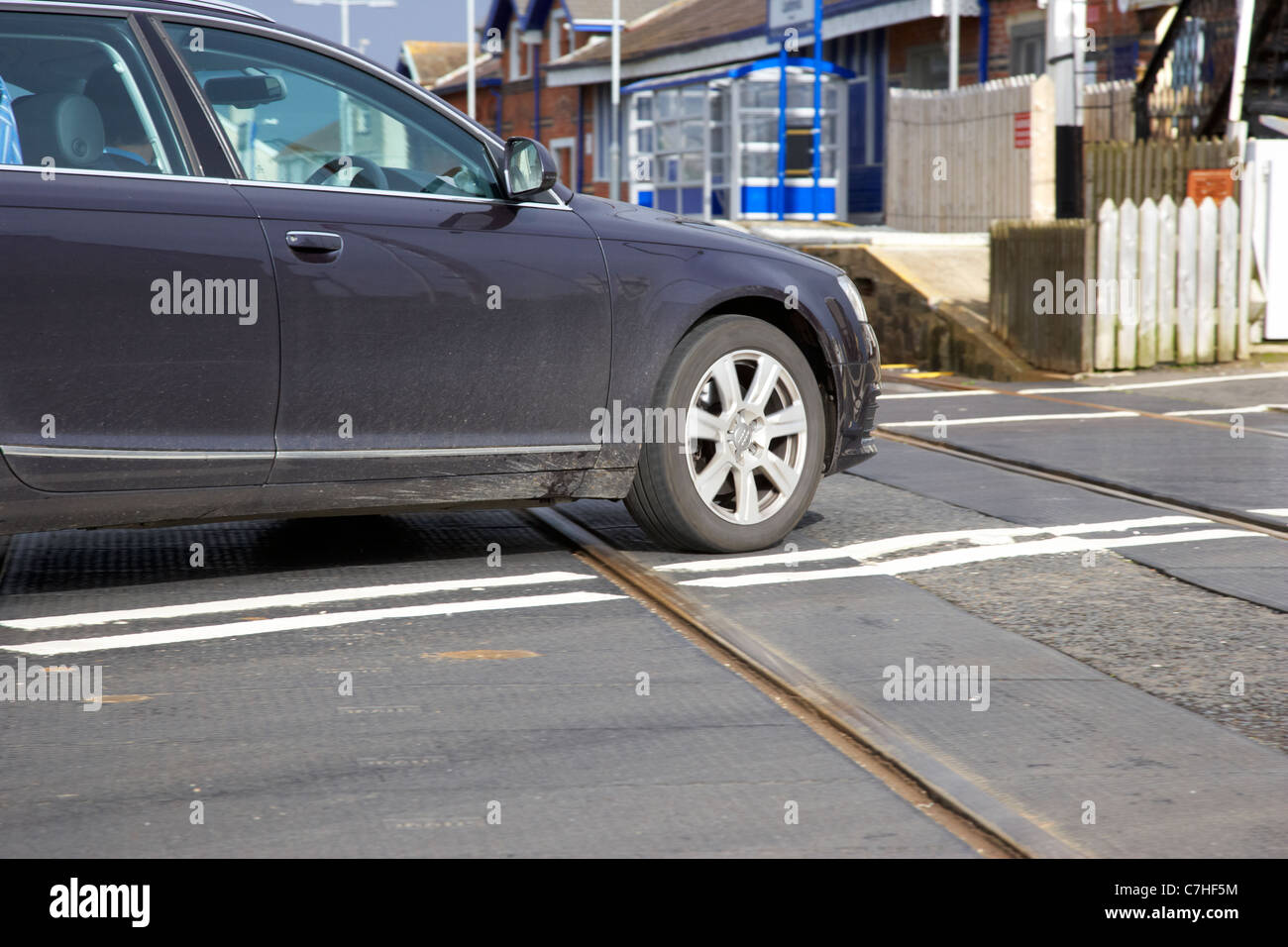 Level crossing uk hi-res stock photography and images - Alamy