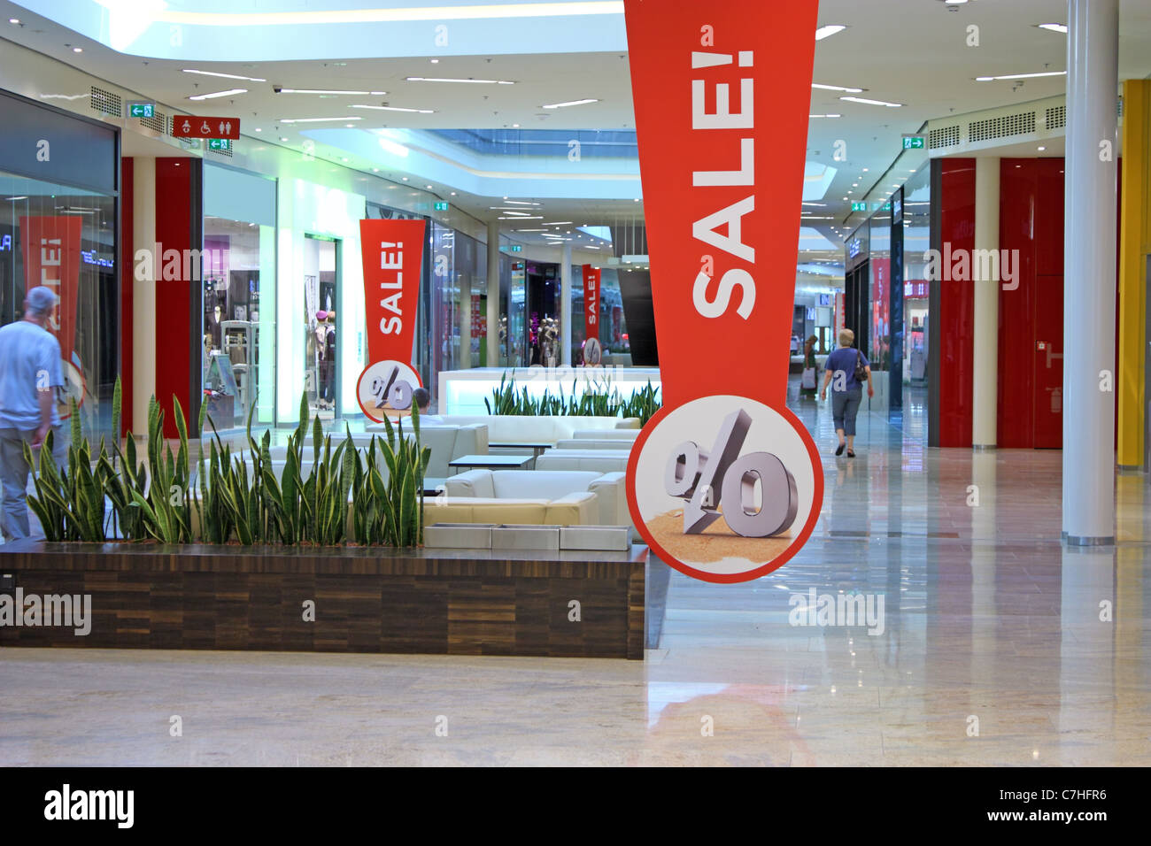 Early shopping mall hi-res stock photography and images - Alamy