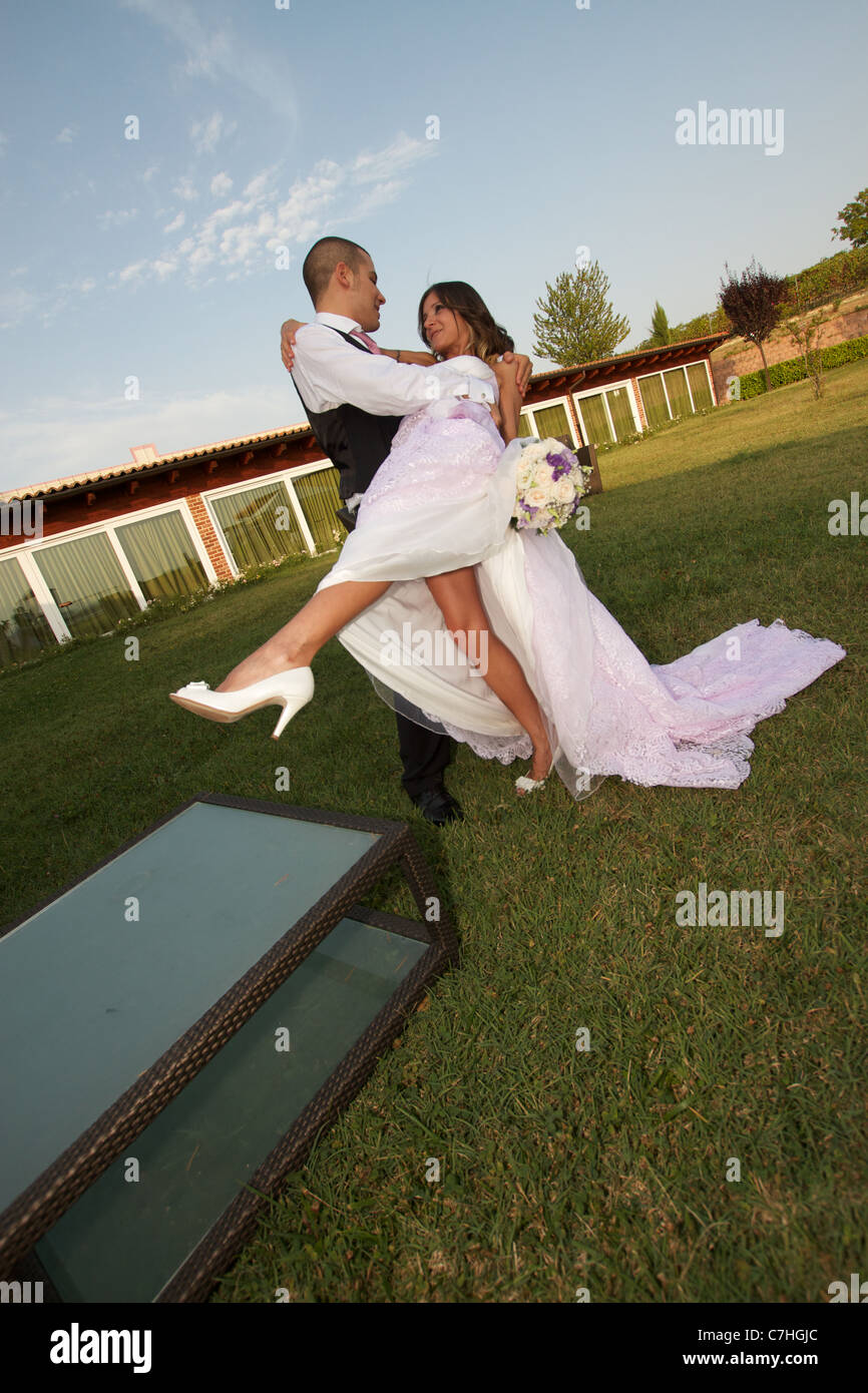 bride and groom dancing Stock Photo - Alamy