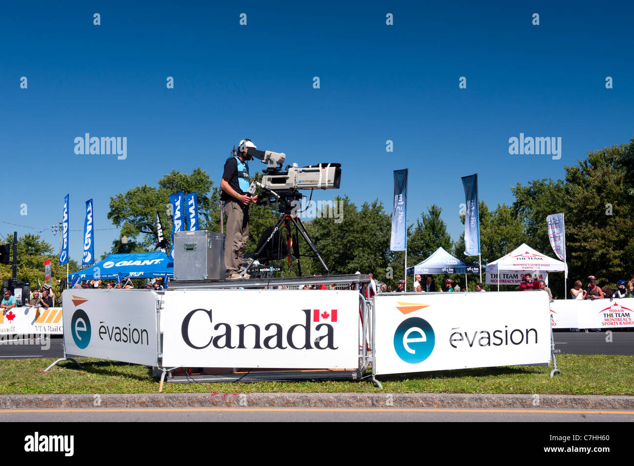 Cameraman on platform filming hi-res stock photography and images - Alamy