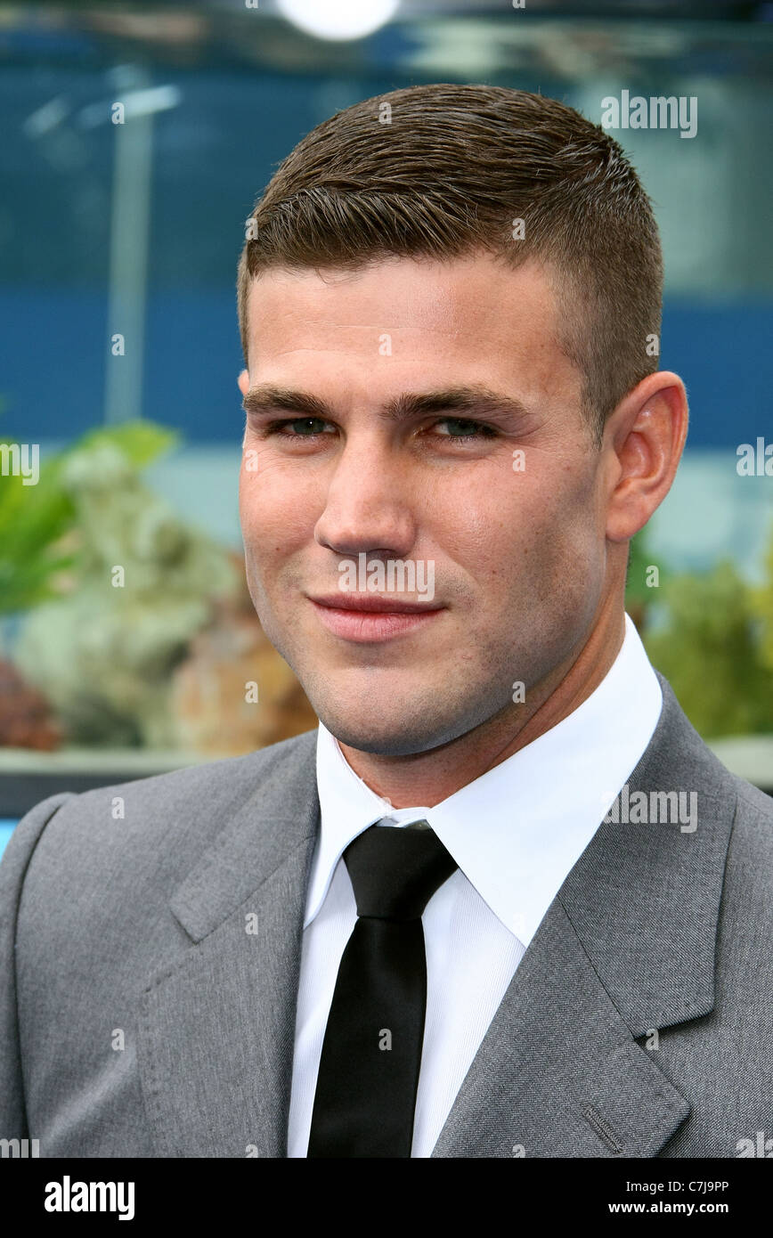 Austin Stowell Dolphin Tale