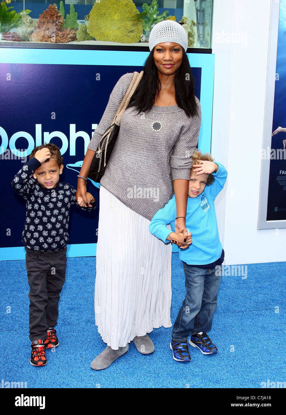 GARCELLE BEAUVAIS & CHILDREN DOLPHIN TALE. WORLD PREMIERE. LOS ANGELES ...