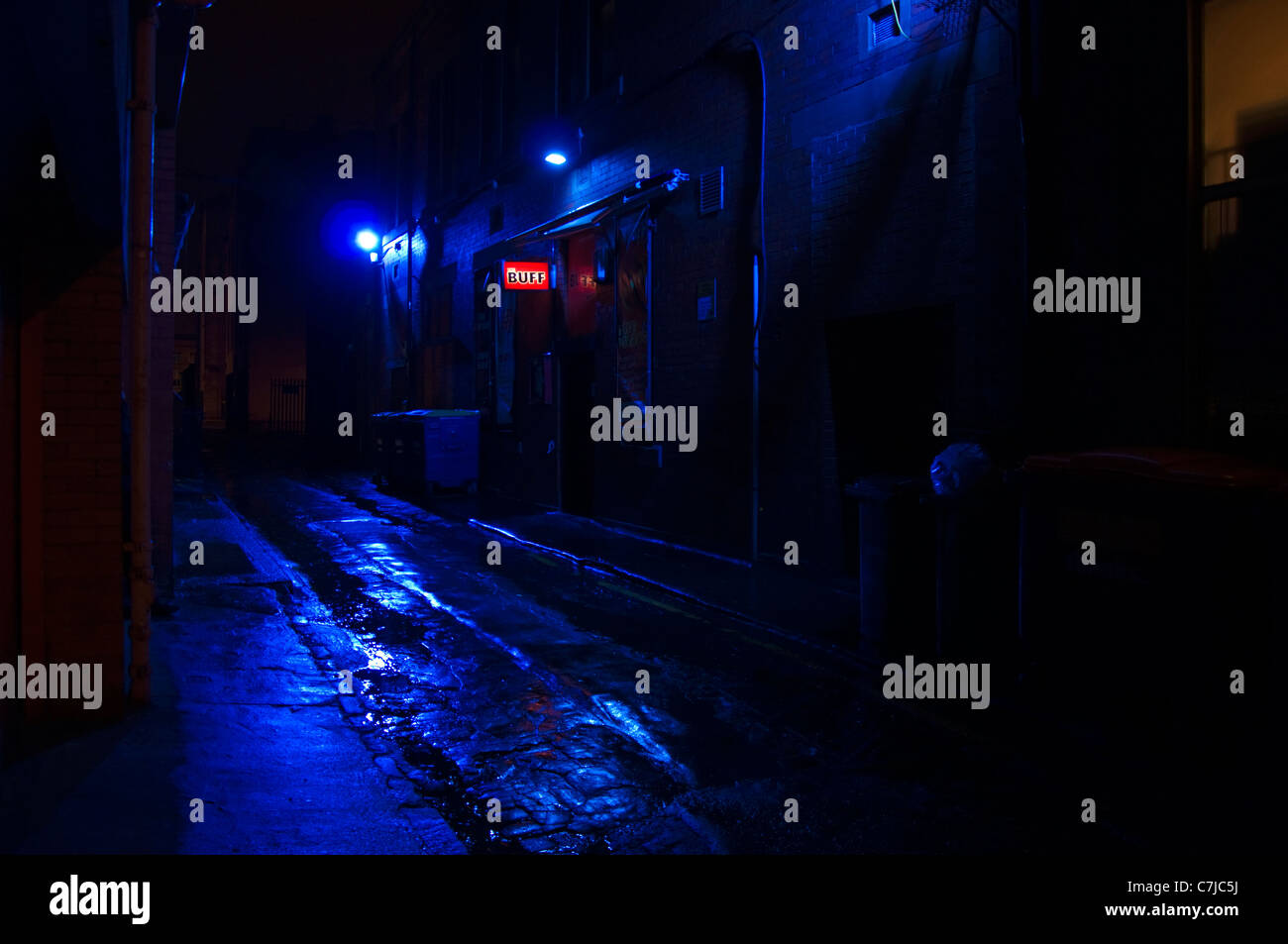Glasgow side street alley with nightclub entrance Stock Photo - Alamy
