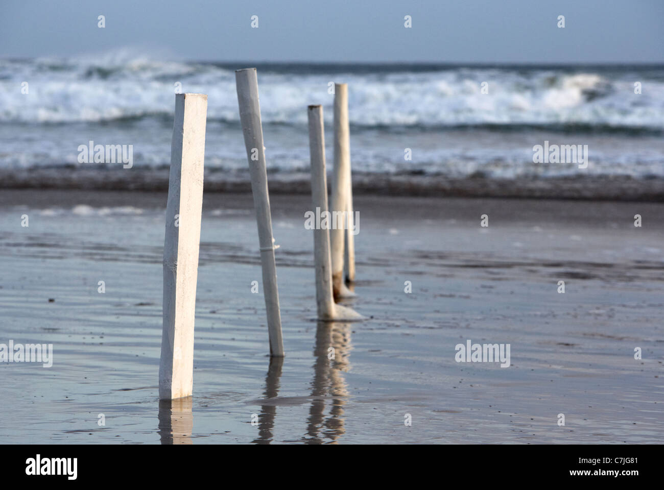 Strand line uk hi-res stock photography and images - Alamy
