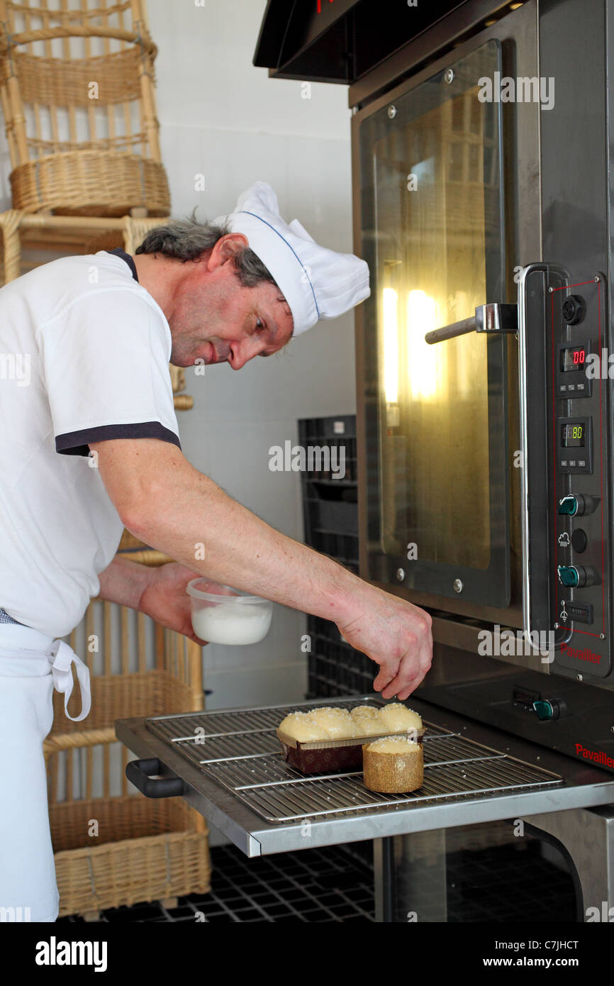 pastry chef cooking Stock Photo - Alamy