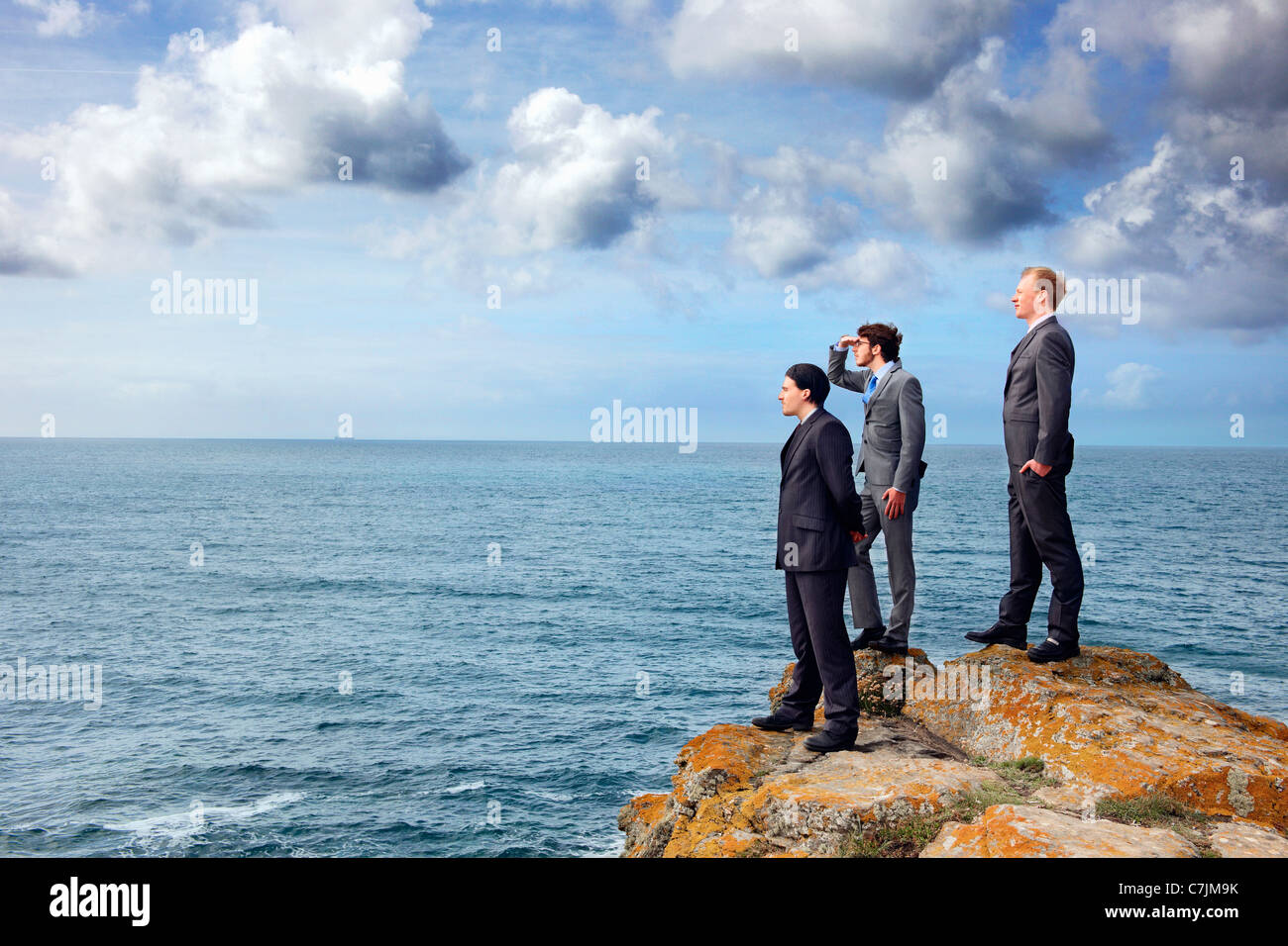People standing on cliff hi-res stock photography and images - Alamy