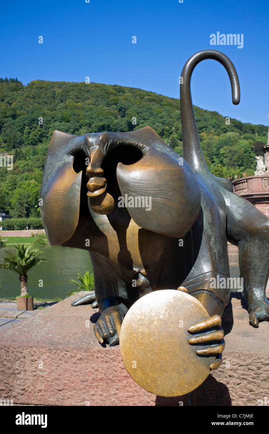 Bronze monkey statue hi-res stock photography and images - Alamy
